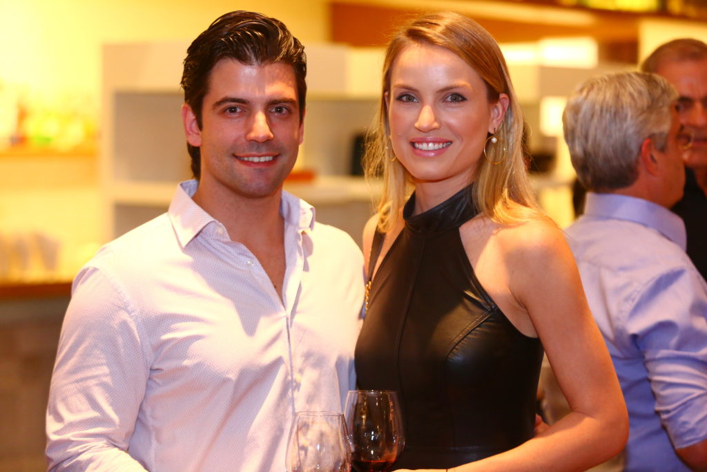 Convidados participam de jantar oferecido pela Bvlgari em Ribeirão ...